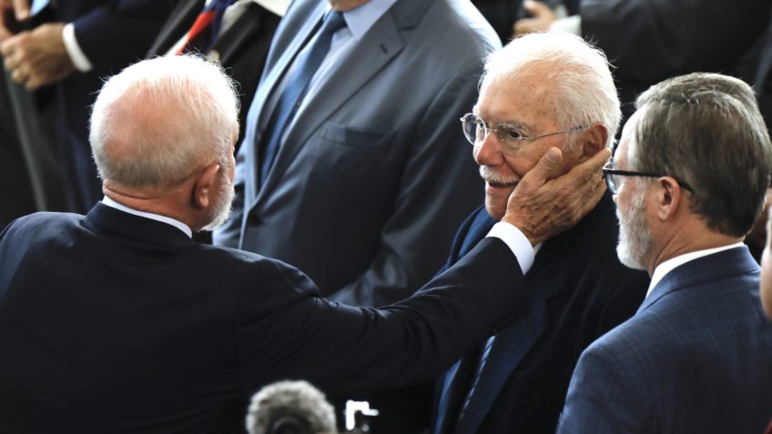 Os 40 anos de Sarney no Planalto e os 95 de idade - Raimundo Borges ...